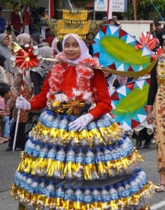 25 Ide Kostum Karnaval dari Barang Bekas Daur Ulang - Artikel Tips ...