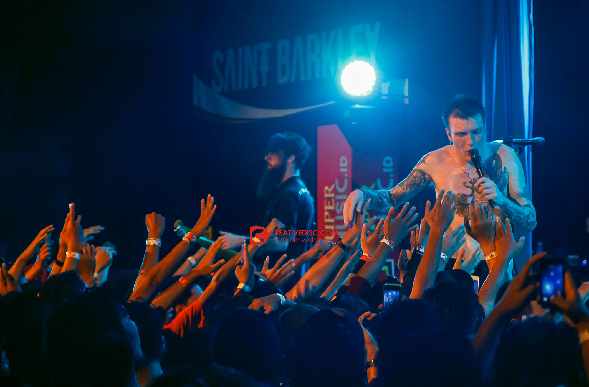 Pesta Ala Pop Punk di Konser NECK DEEP - Creativedisc