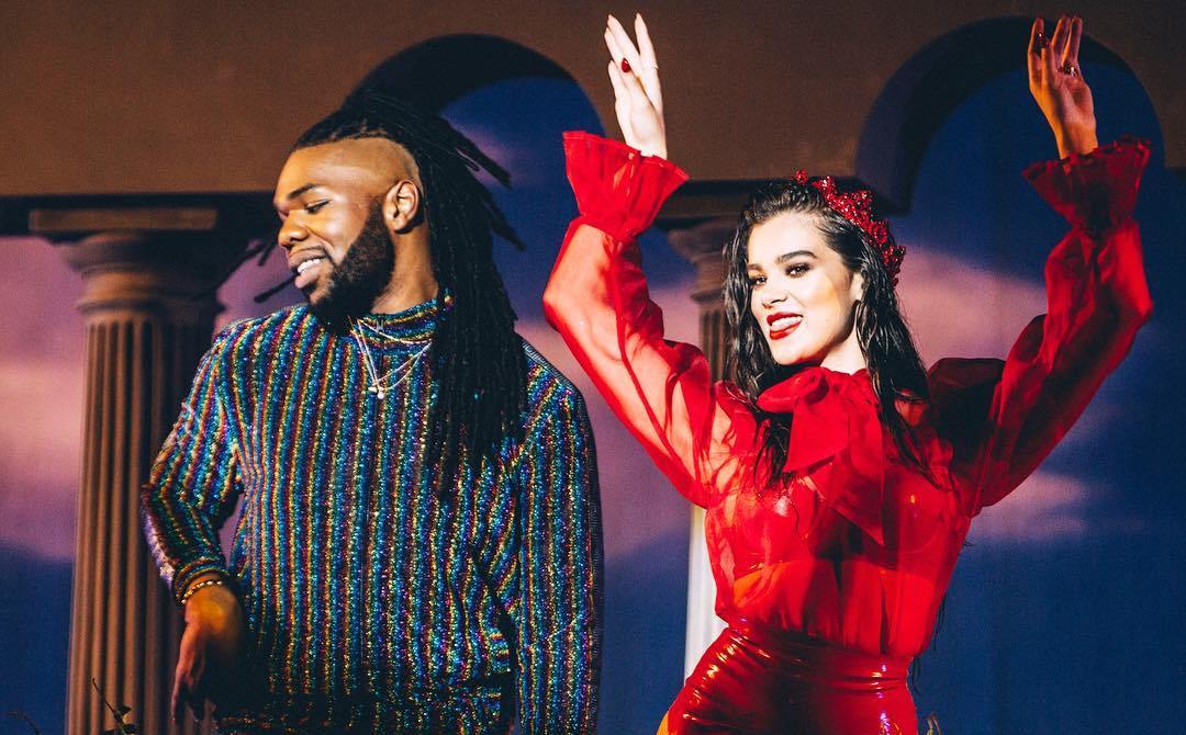 Keceriaan Negeri Dongeng Dalam Video Penuh Warna MNEK & Hailee ...