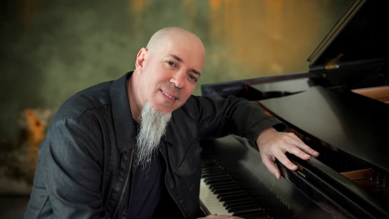 Keyboardist Dream Theater, Jordan Rudess Akan Gelar Konser Solo di ...