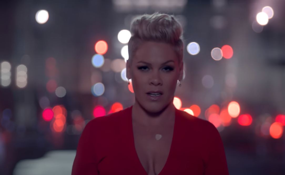 Pink Ungkap Tracklist Album "Hurts 2B Human" & Luncurkan Single Sassy ...