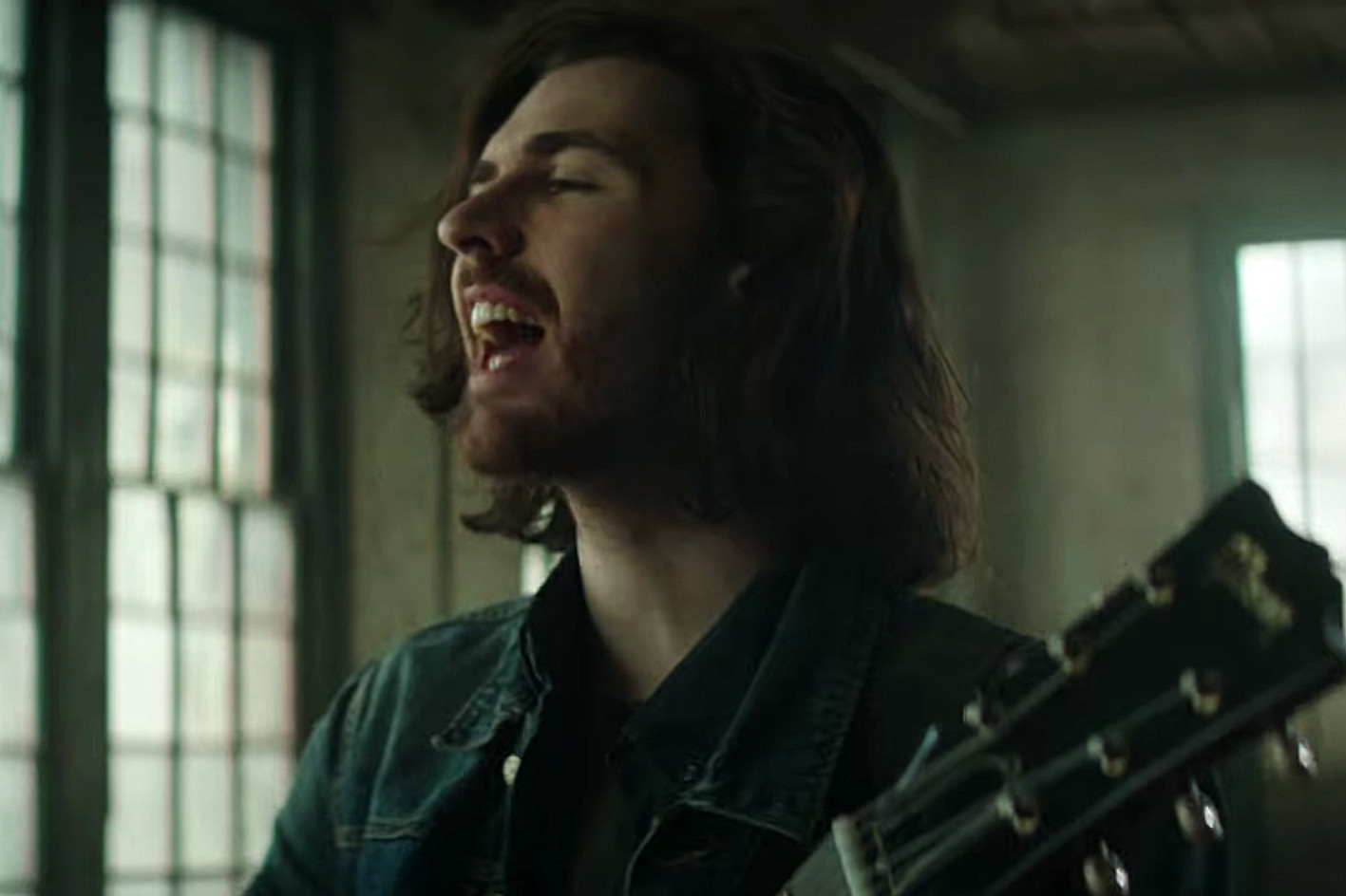 Hozier Beri Tribut Ke Era Jazz Di Video “Almost (Sweet Music ...