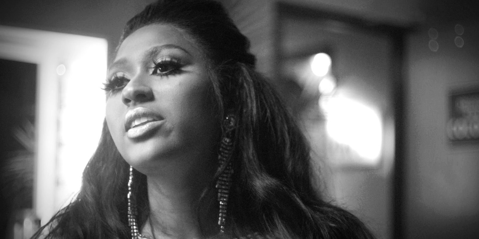 Jazmine Sullivan Sajikan Kolaborasinya Bersama H.E.R., ‘Girl Like Me ...