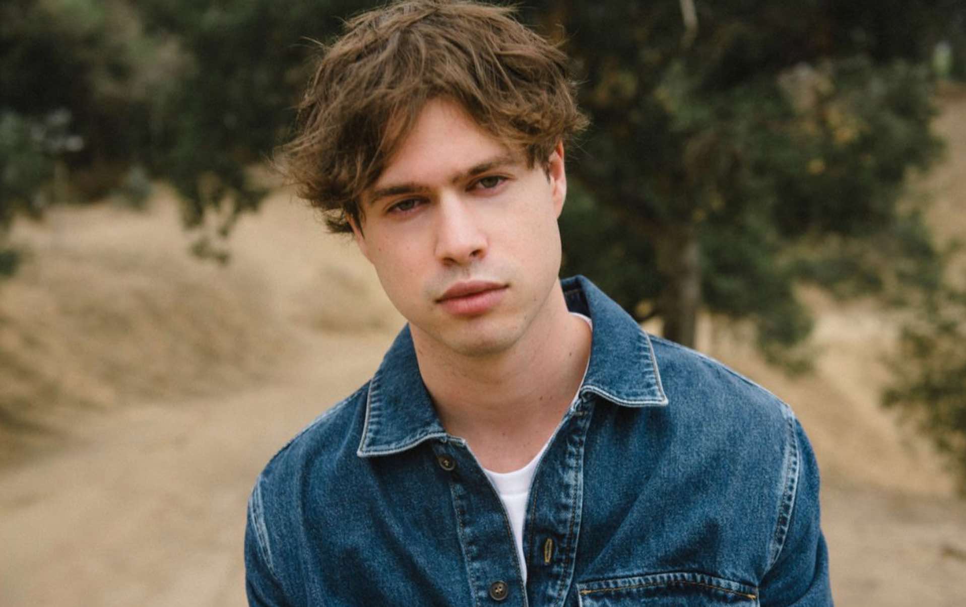 Blake Rose Rilis Single ‘Rollerblades’ Beserta EP Debutnya, “A World ...