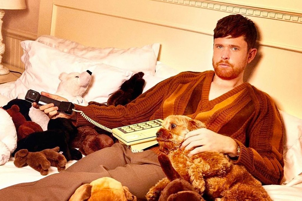 James Blake & Labrinth Berkolaborasi Dalam 'Pick Me Up' Untuk ...