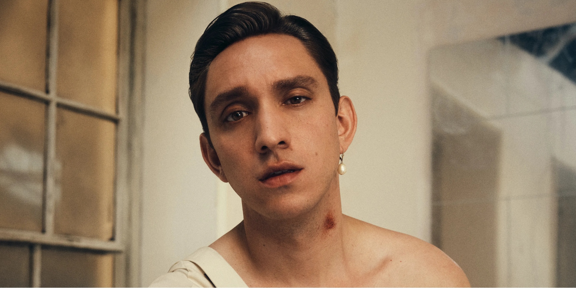 Oliver Sim Dari The xx Rilis Single Solo Terbarunya, 'Fruit' - Creative ...