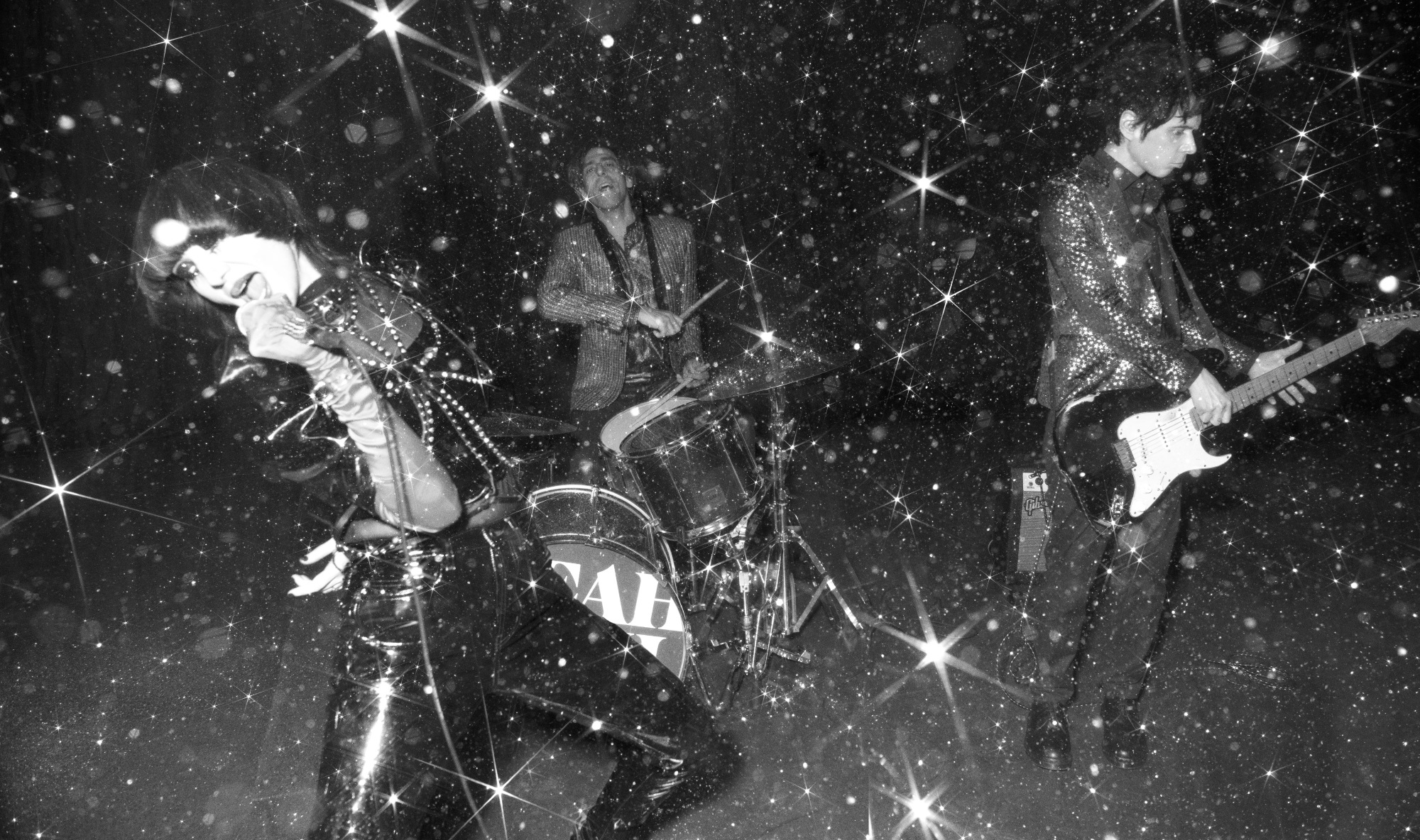 Yeah Yeah Yeahs Umumkan Album "Cool It Down" & Rilis Single 'Spitting ...