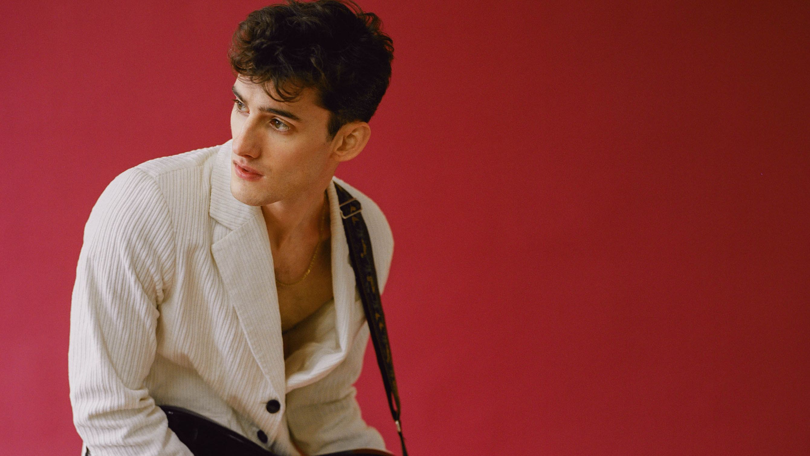 Charlie Burg Ungkap Judul Album Debut, “Infinitely Tall” & Rilis Single ...