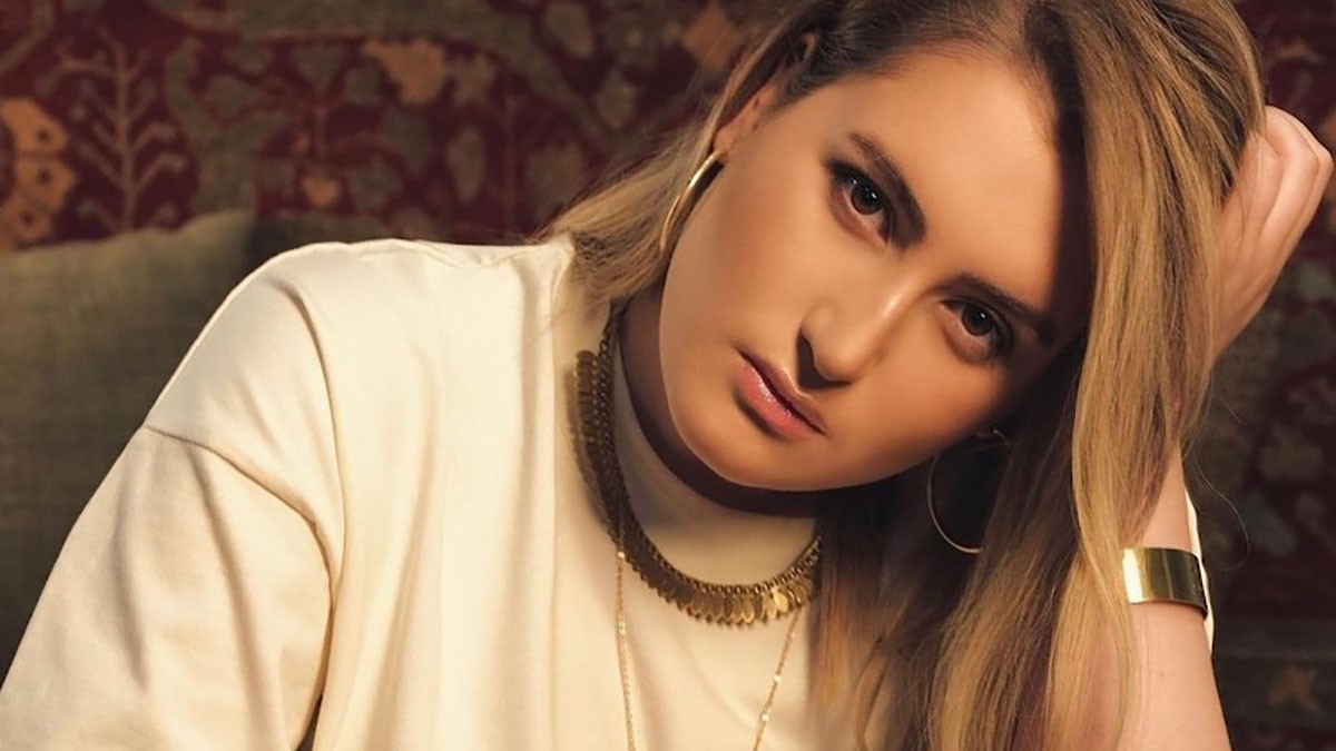 Meski Tidak Jadi Juara Eurovision, 'Snap' Rosa Linn Sukses Viral ...