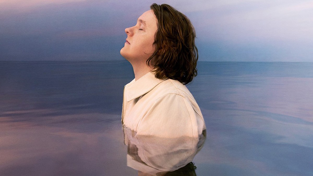 Lewis Capaldi Tampil Lebih Upbeat di Single ‘Forget Me’ - Creativedisc