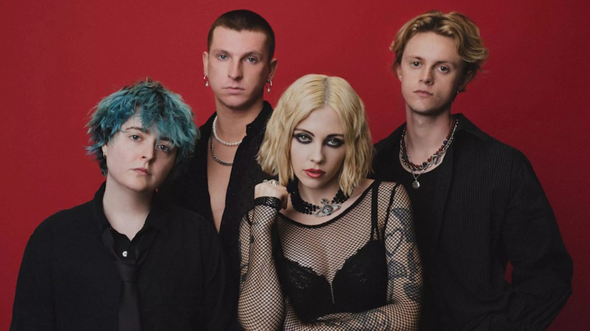 Pale Waves Rilis Video ‘Unwanted’ yang Rangkum Perasaan Gelap dan ...