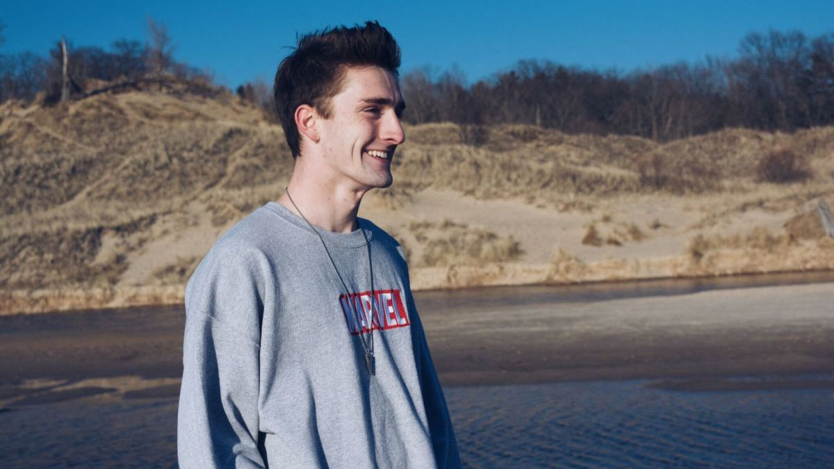 Hayden Hubers Comeback Lewat 'When You Were Mine' - Creative Disc