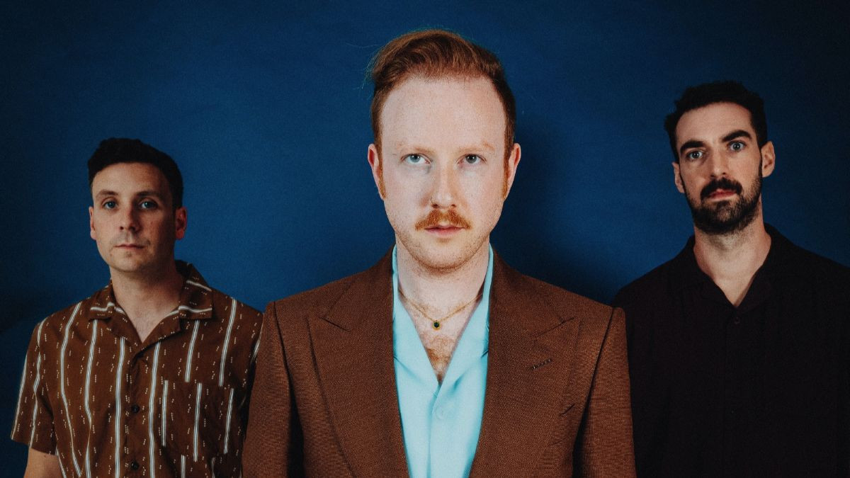 Two Door Cinema Club Siap Mengguncang Banyak Panggung dengan ‘Sure ...