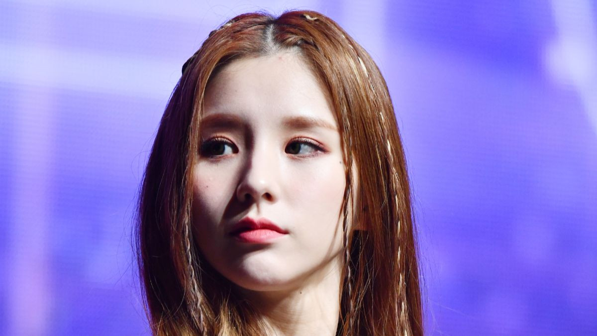 HeeJin Menjelma Jadi Seorang Putri dalam MV ‘Algorithm’ - Creativedisc