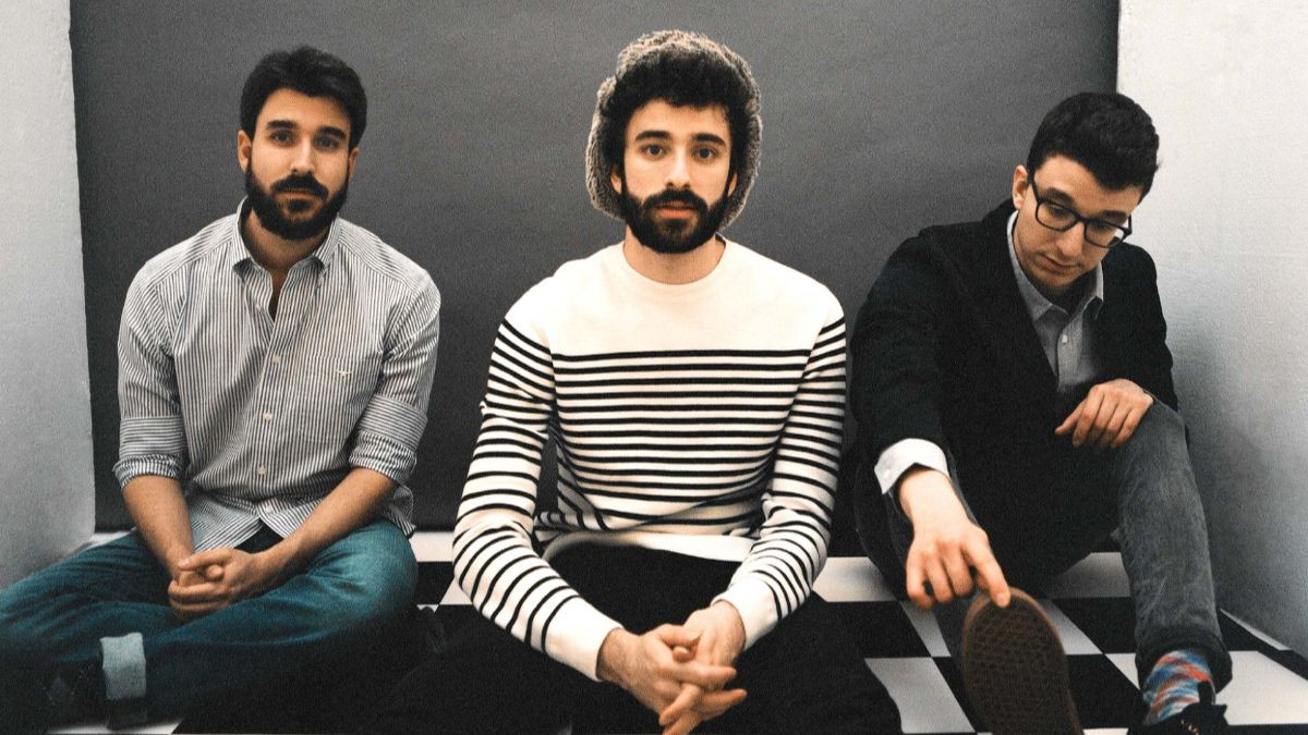 AJR Curahkan Berbagai Emosi dalam Album Baru, “The Maybe Man ...