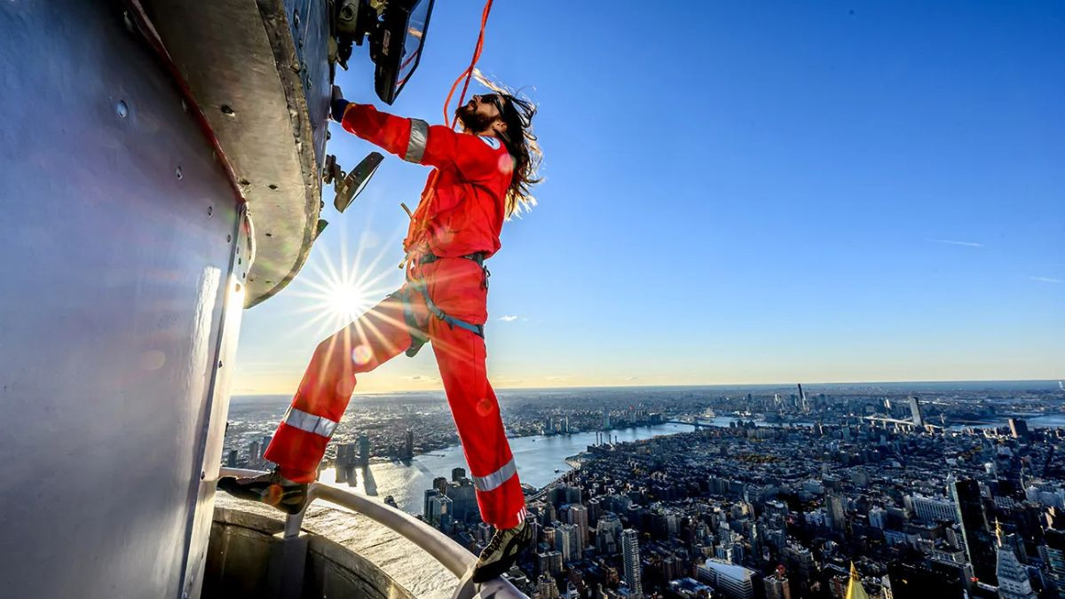 Umumkan Tur Dunia, Jared Leto Panjat Empire State Building - Creativedisc