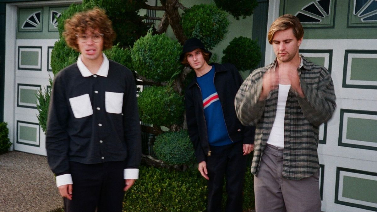 Usai Dukung Tur AJR, almost monday Makin Dikenal Berkat ‘tidal wave ...