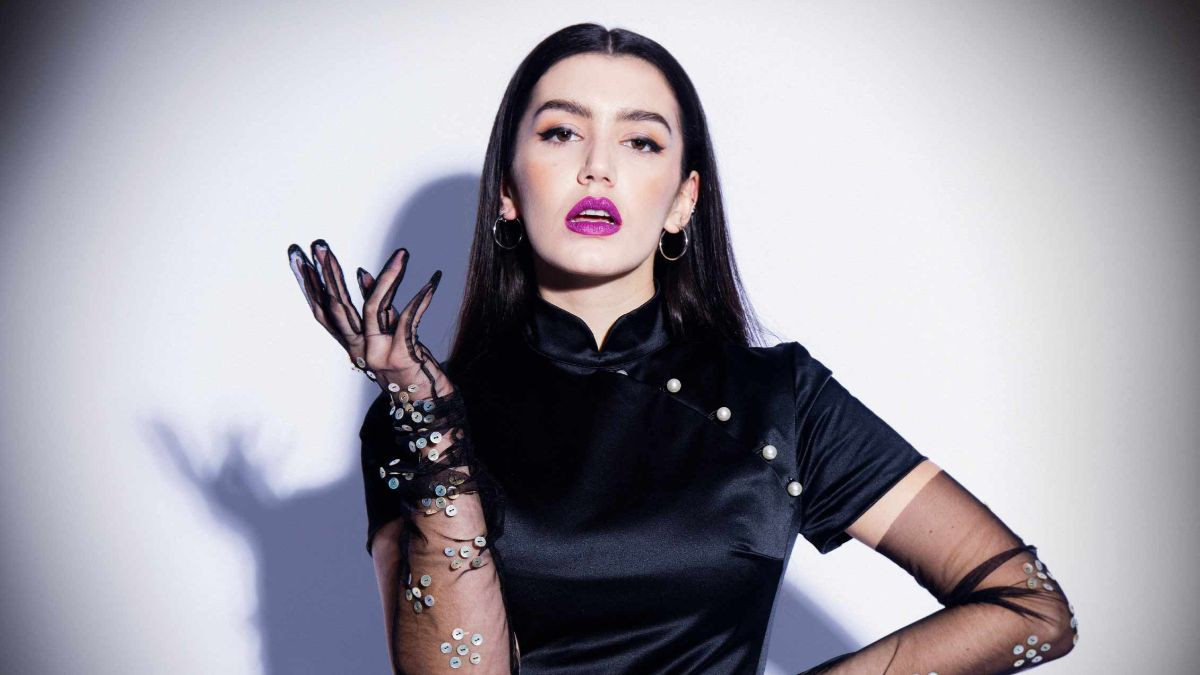 Cardi B Makin Berani di 'Enough (Miami)' - Creative Disc