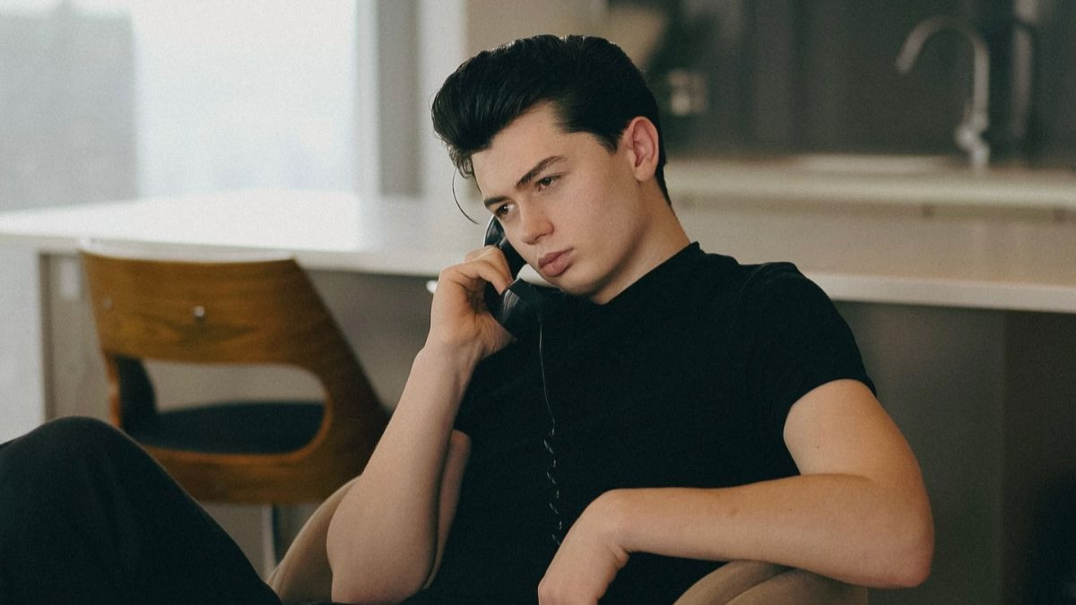 Elliot James Reay Kembali Dengan Single Romansa Retro, ‘Who Knew ...