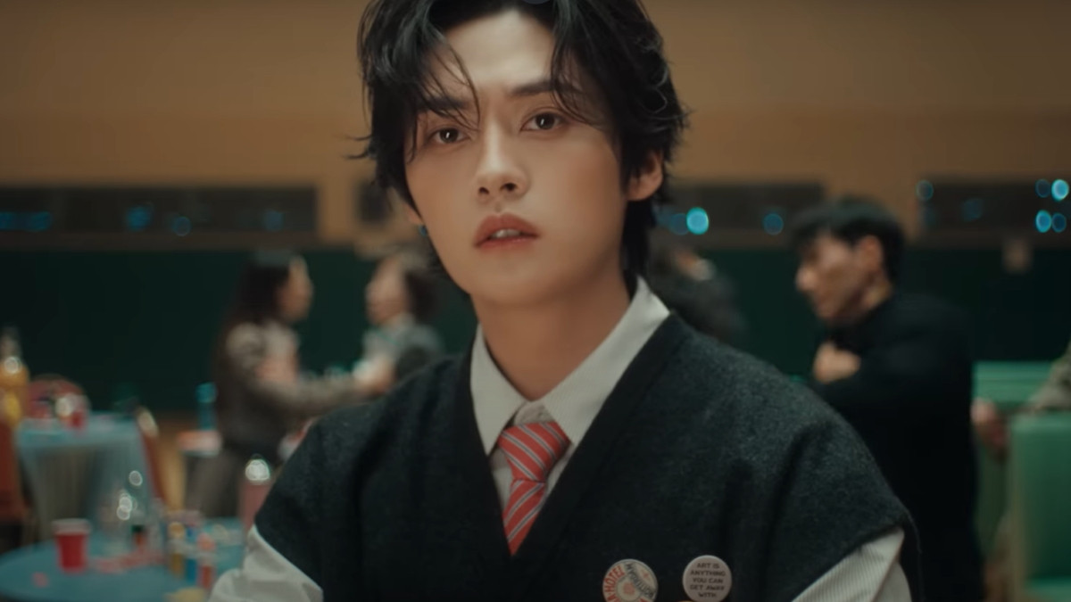 Ada Indonesia! Lee Know Stray Kids Memunculkan Gerobak Sate Ayam di ...