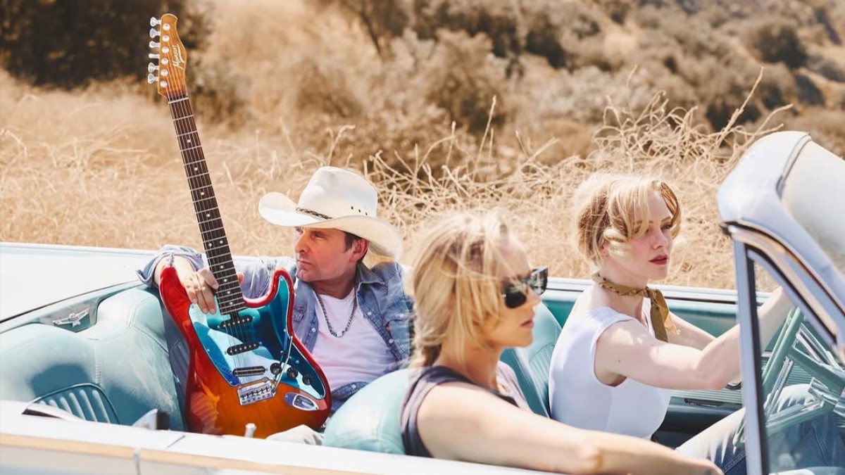 Matt Bellamy Luncurkan Gitar Manson Terbaru Terinspirasi Film Road ...