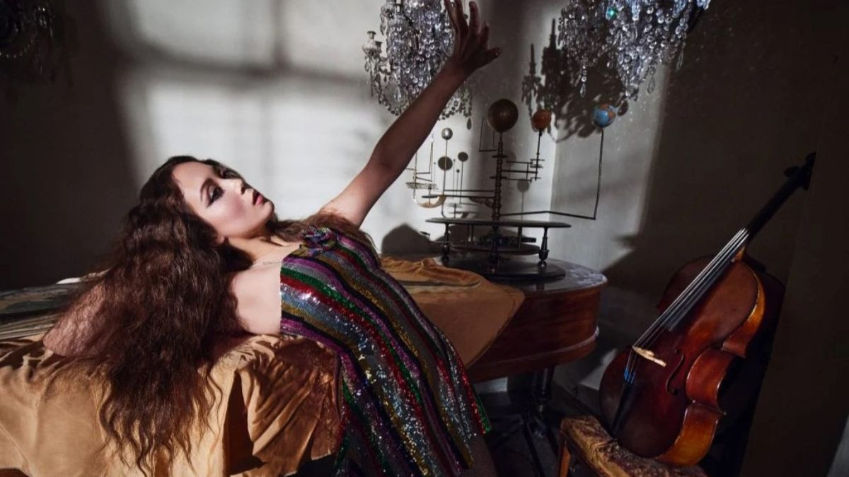 Laufey Berdansa dan Berpesta di Video Musik Lagu Barunya, ‘Silver ...