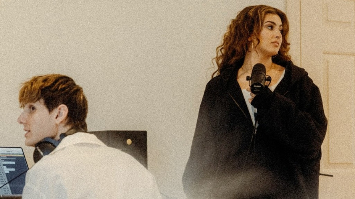 JVKE dan Tori Kelly Bikin Cinta Seperti Melayang di ‘this is what floating feels like ...