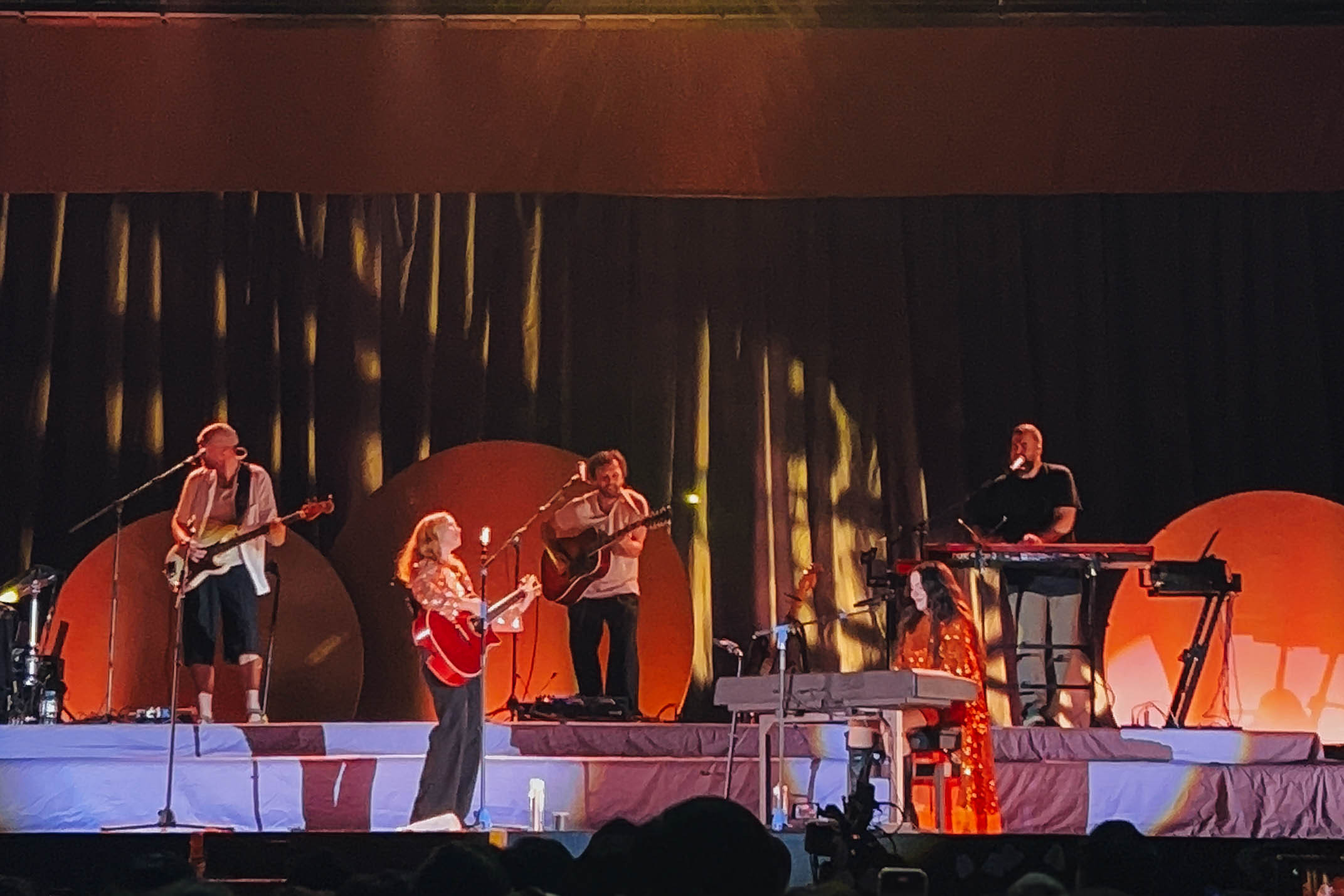 Generasi Millennial Diajak M2M Menyusuri Kenangan Lama di Konser “The ...