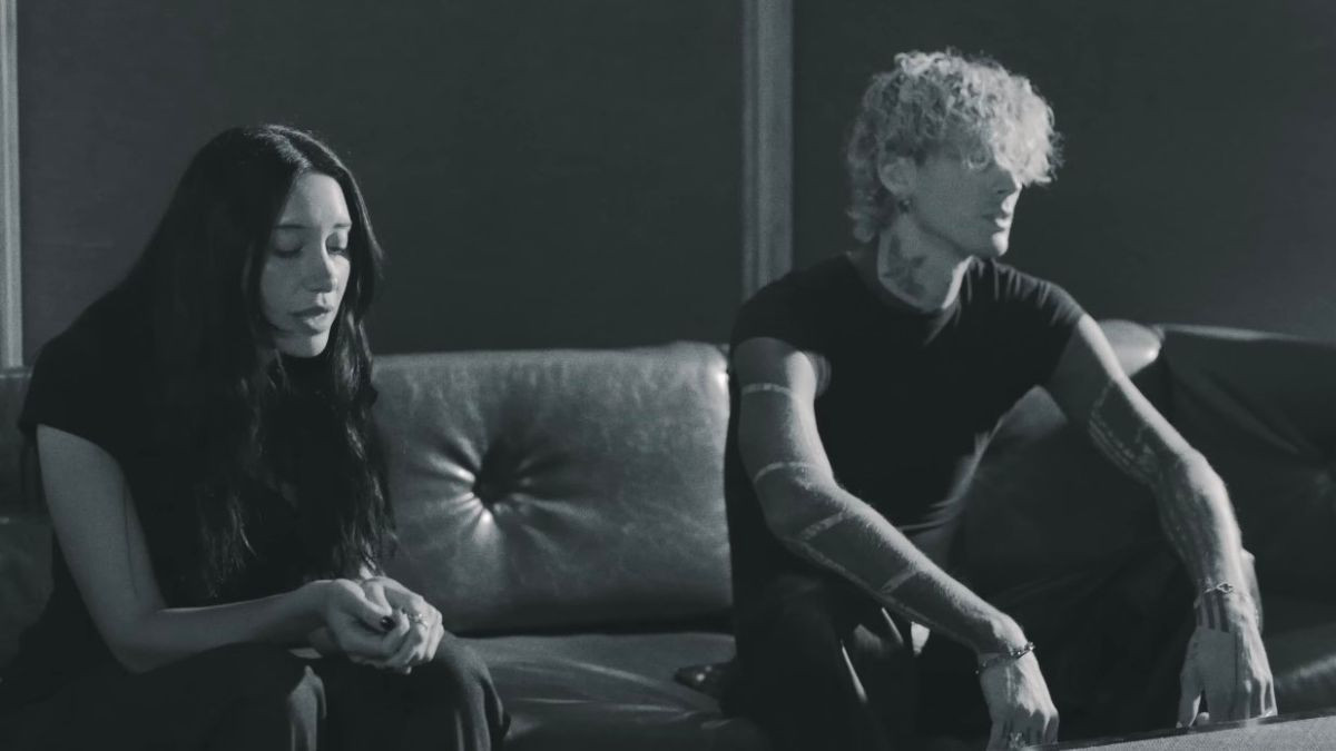 MGK dan Julia Wolf Hadirkan Nuansa Baru pada Lagu Ikonik ‘Iris’ Milik ...