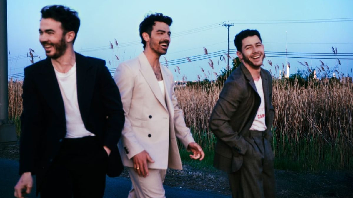 Siap Sambut Album Baru, Jonas Brothers Rilis Single ‘No Time To Talk ...