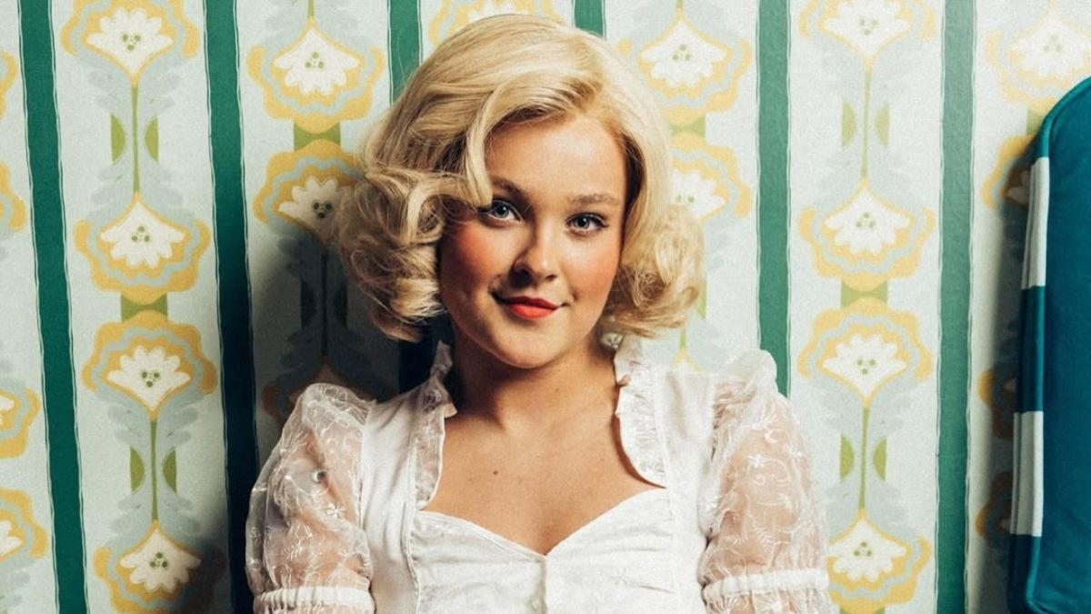 JoJo Siwa Rilis Cover 'Bette Davis Eyes', Kim Carnes Diduga Beri ...