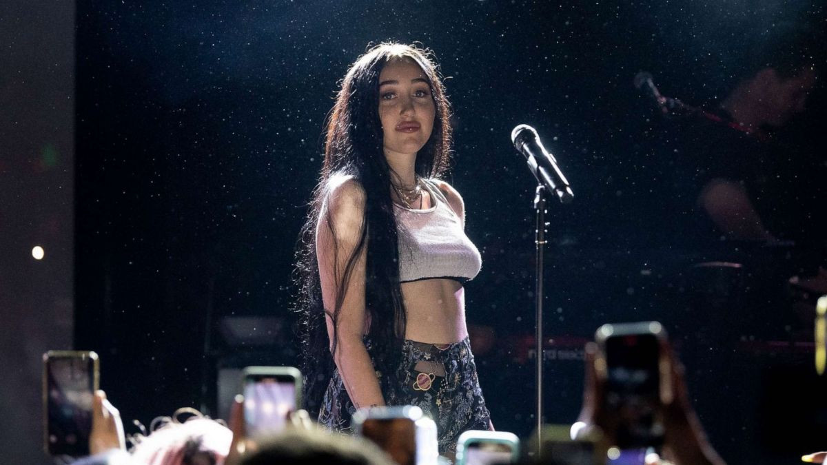 Noah Cyrus Temukan Jati Diri Lewat Album Kedua “I WANT MY LOVED ONES TO GO WITH ME” - Creative Disc