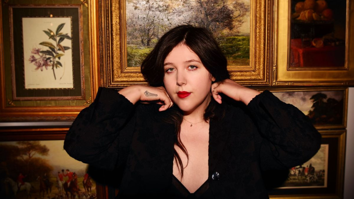 Lucy Dacus Rilis Dua Single Lama: 'Bus Back To Richmond' dan 'More Than ...